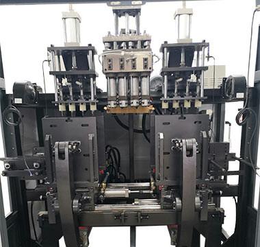 China Hydraulic Blow Molding Machine 4 Cavities 80mm Screw Diameter L/D 25:1 for sale