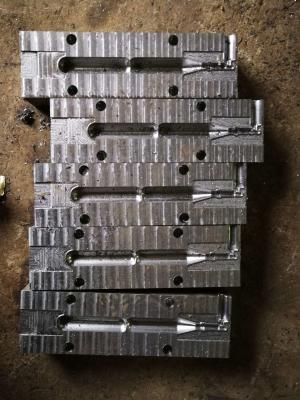 China Sanqing 1000ml Rotary Blow Mould 718 Steel Bottle Blowing Mold for Automatic Machines for sale