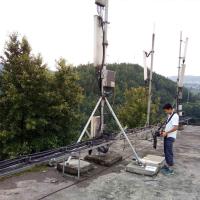 China Galvanized Steel Pipe Wifi Antenna Communication Rooftop Pole for sale