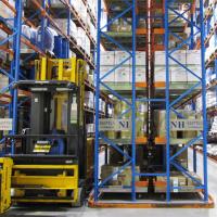 China Q355B Steel Narrow-Aisle Pallet Racking for Cold Storage with Corrosion Resistance and High Storage Density for sale
