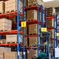 China Heavy Duty Selective Pallet Racking System with 4000kg/layer Capacity, Customizable Dimensions, and Powder Coated Finish for sale