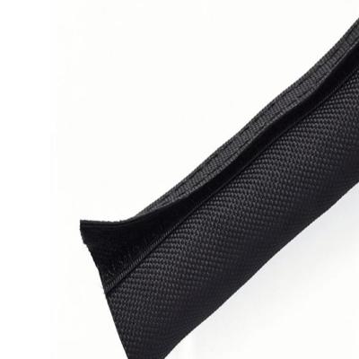 China Lightweight Velcro Cable Sleeve Wear Resistant Wrap Around Cable Sleeve Halogen Free for sale