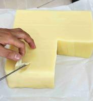 China Hot Melt Adhesive Block 2.5kg-12.5kg for Disposable Products with Strong Viscosity and Low Temperature Operation for sale