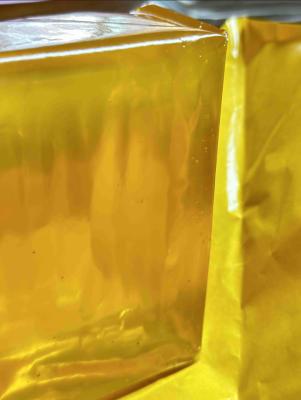 China Hot Melt Adhesive Block 2.5kg-12.5kg for Disposable Products with Strong Viscosity and Low Temperature Operation for sale
