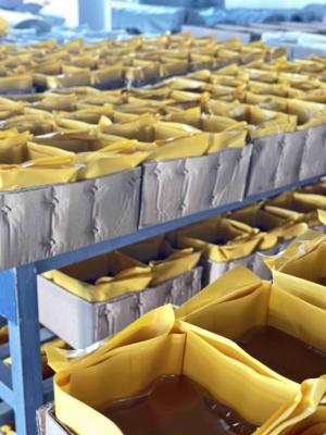 China Nontoxic EVA Hot Melt Adhesive Blocks for Frozen Food Packaging - 0.5kg to 12.5kg Sizes with -15℃ to 20℃ Temperature Range for sale
