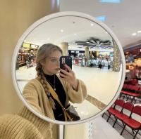 China Shatterproof Acrylic Convex Mirror With HD Clear Reflection For Travel And Selfies for sale