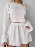 China Skin-friendly and soft highly stretchy breathable women's loungewear two-piece set with long-sleeve top and shorts for sale