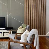 China Fireproof Acoustic Wood Veneer Slat Panels 600x600mm Soundproof Wall Decor for sale