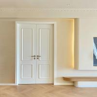 China Modern Interior Slab Solid Wood Doors Sleek Minimalist Look Customizable for sale