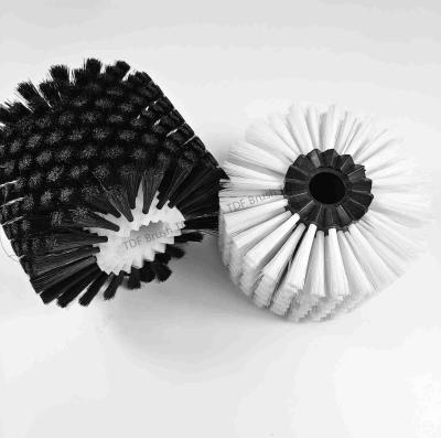 China Zigzag Bore Nylon Bristle Roller Brush with Segmented Assembly for Industrial Conveyor Cleaning for sale