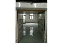 China Pharmaceutical Class 100 Cleanroom Air Shower With Rapid Rolling Door for sale