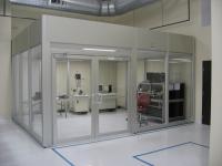 China Hardwall Modular Cleanroom with HEPA Filter Air Filtration System, Fire-Resisting Door, and Double-layer Vacuum Glass Window for sale