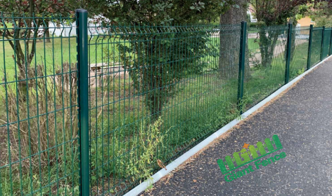 Powder Coating 1.23m V Mesh Security Fencing Triangle Bending 0