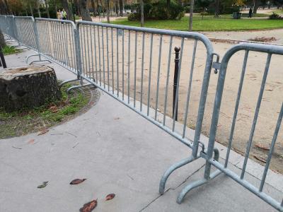 China Temporary Pedestrian Steel Barricade Crowd Control Barriers Fence Powder Coated for sale