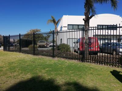 China Black Powder Coated Tubular Iron Fence Solid Metal Horizontal Designs For Garden for sale