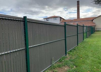 China Private Slat Powder Coating Welded Wire Security Fence for sale