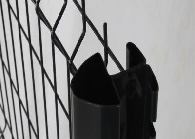 China Peach Post Zinc Plated V Mesh Security Fencing for sale
