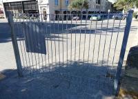 China Triangle Bending 100*300mm BRC Welded Wire Garden Fence for sale