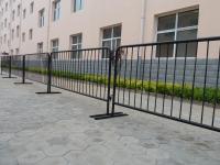 China Plastic Galvanized Steel Aluminum Crowd Control Barricade Fence Mobile Foldable Safety Pedestrian Barrier Event Concert for sale