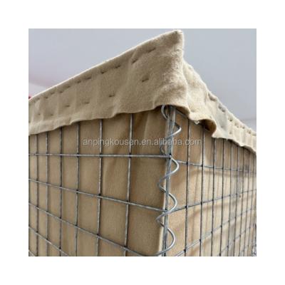 China Square Hole High Tensile Strength Beige Geotextile Zinc-Coated Defensive Sand Barrier for sale