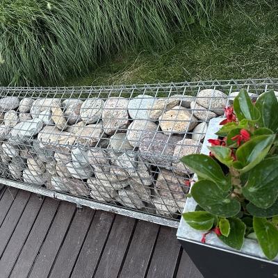 China Welded Gabion Wire Mesh Stone Cage Retaining Wall with Customizable Welding Pattern for sale