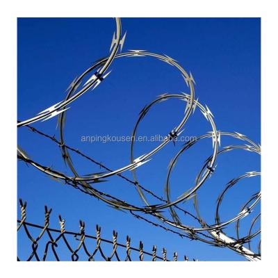 China Two Wire Twist Barbed Wire of Hot Dip Zinc Plating Iron for Farm and Highway Fencing for sale