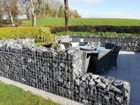China Galvanized Welded Iron Wire Mesh Gabion for Hard Welded Square Hole Retaining Wall for sale