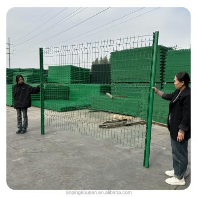 China Garden Security 3D Curved Iron Wire Mesh Fence with Easy Installation and Peach Shape Post for sale