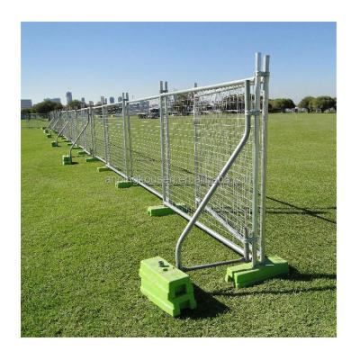 China Metal Type Steel Roadway Safety Temporary Fence Panels for Playground Protection for sale