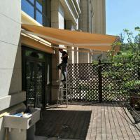 China Heavy-duty outdoor retractable awning manual or motorized strong awning for sale
