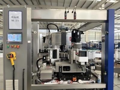 China BOPP Plastic Electric Hot Glue Labeling Machine 304SS - 12,000 Bottles/Hour with ±0.5mm Accuracy for Beer Can and Wine Bottle Applications for sale