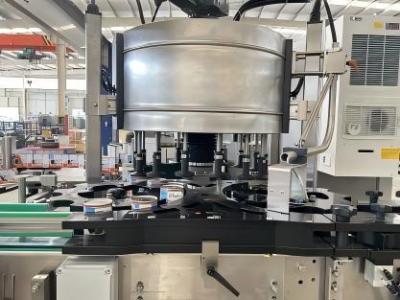 China PET Bottle Hot Melt Labeling Machine 7mm-11mm Semi Auto for Round Square Bottles 12000 BPH for sale