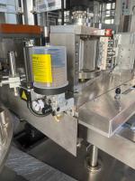China Automatic Rotary Hot Melt Labeler for PET Glass Bottles Cans 18000-20000BPH ±1mm Accuracy for sale