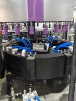 China Stepless Speed Rotary Hot Melt Labeling Device For Non Stop Mass Bottle Label Application for sale