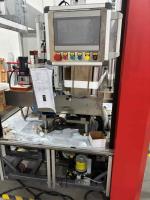 China Automatic Hot Melt Glue Labeling Machine 8 Servo Motors Adjustable Drum for Round Containers for sale