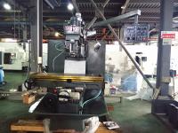 China NT40 / 5HP Spindle Turret Head Milling Machine Universal Bed Type Turret RAM Knee Milling Machine for sale