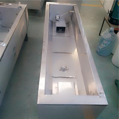 China Farm Equipment 2700M Stainless Steel Livestock Water Tanks For Cow Drinking for sale