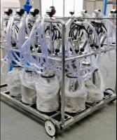 China 6 Bucket HL-JN03 Mobile Milking Machine with 25 Litre Milk Bucket and 5-6 min/cow Efficiency for Dairy Farms for sale