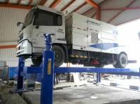 China AA4C 20T 4 Post Lift Bus Truck Lift Screwup With Chain No Runway Bus Lift Truck Hoist for sale