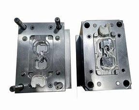 China Cold Runner 0.01mm Plastic Molding Die Three Plates Plastic Injection Tool for sale