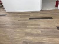 China Office Wood Grain LVT Plank Flooring Glue Down Easy Maintenance for sale