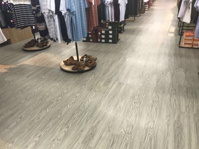 China Shopping Plaza Sheet Vinyl Flooring Wood Design 2mm Thickness Slip-Resistance for sale