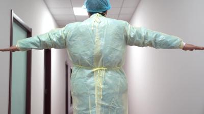 China Visitor Isolation Ppe Aami Level2 Protective Hospital Gowns Disposable Gown with Elastic Cuff for sale
