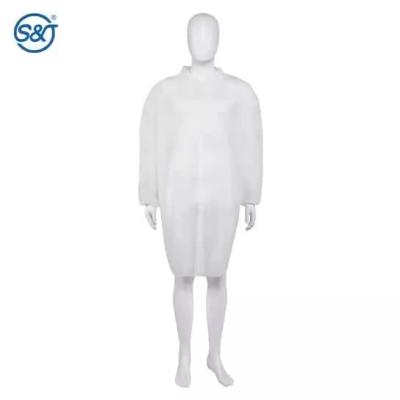 China PP Disposable Lab Coat Nonwoven Single Layer Folded Collar Snap on Front Button Closure with Pockets Visitor Coat Full Length for sale