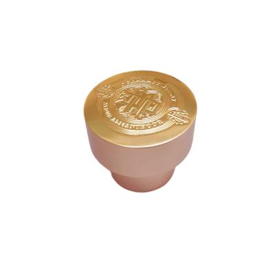 China Custom Zinc Alloy Chrome Plated Perfume Bottle Caps - High Precision Die Casting with 0.5mm Thin Wall Capability for sale