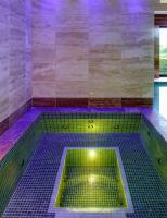 China Hotel Indoor Gold Ceramics Mosaic for Swimming Pool and Wall Background Featuring Function for sale