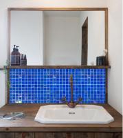 China 4mm Crystal Glass Mosaic Tile Perfect for a Mediterranean Sea Inspired Swimming Pool for sale