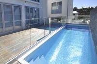 China Blue Iridescent Glass Mosaic Tile for Swimming Pool 306x306MM Sheet Size Modern Style for sale