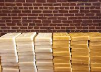 China Yellow Refined Natural Beeswax Block For Sewing for sale