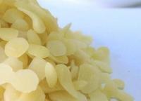 China Cosmetic Grade Beeswax Homemade Beeswax Lip Balm for sale